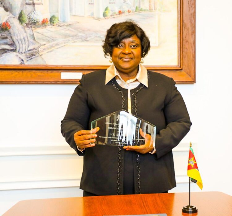Guiné Equatorial recebe visita de primeira-dama de Moçambique | e-Global